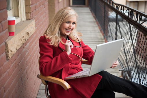 50代の女性の写真素材｜写真素材なら「写真AC」無料（フリー）ダウンロードOK